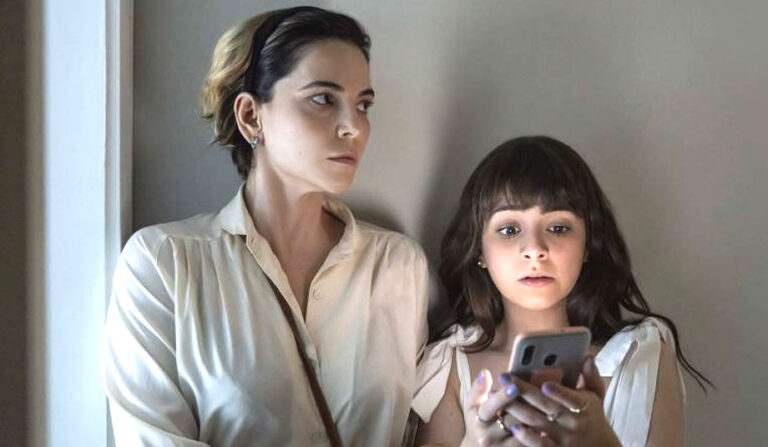 Entenda por que Ângela, personagem de Klara Castanho, come botões em ...